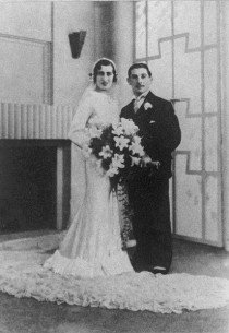 What does the experience of Leon Greenman show us about the Holocaust ...